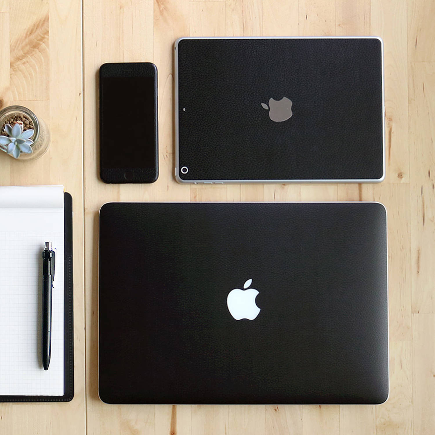 スキンシール MacBook Air 13インチ (2018~2021) ブラックレザー スキンシール MacBook Air 13インチ (2018~2021) ブラックレザー